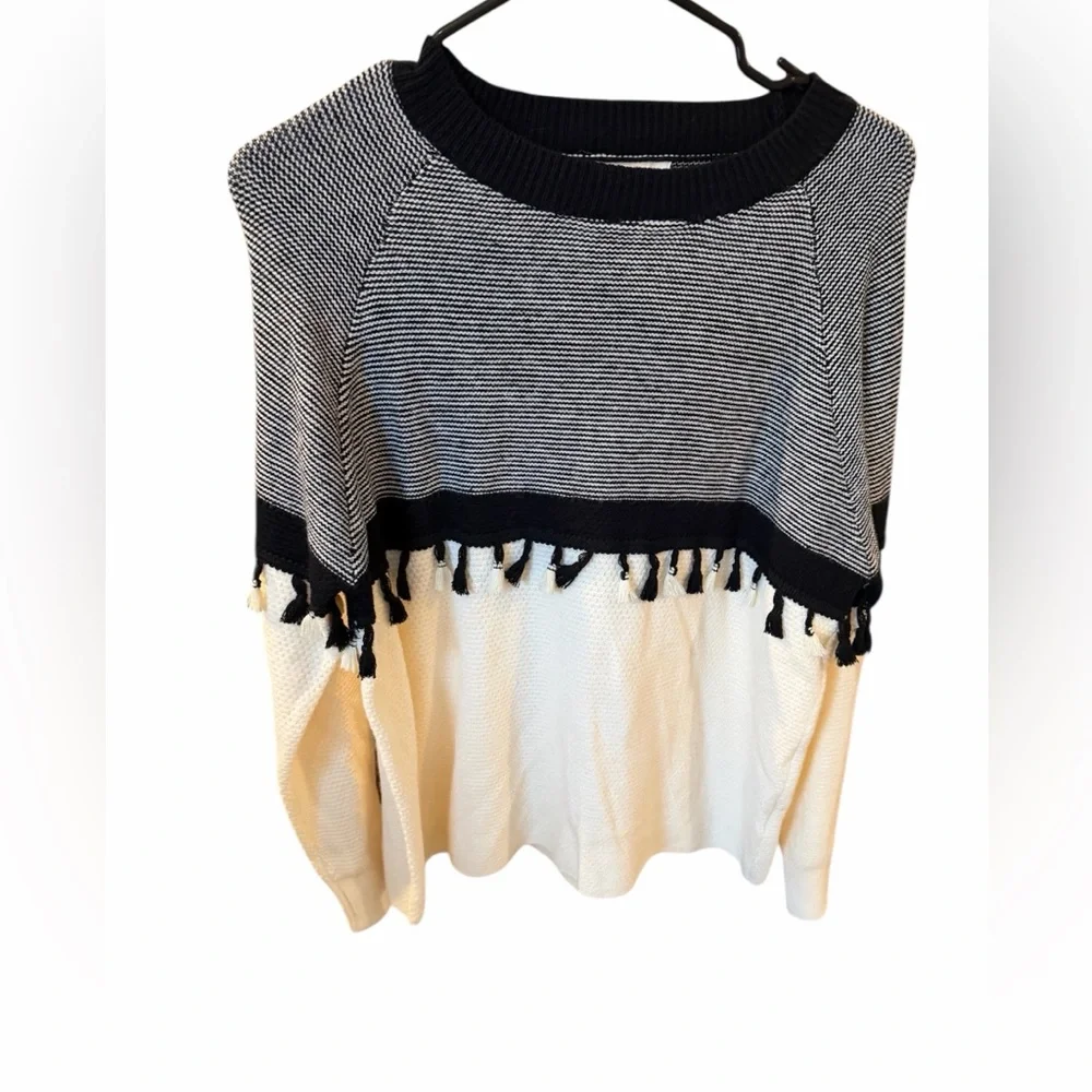 Gilli | Sweaters | Gilli Black And White Sweater With Tassel Detail ...
